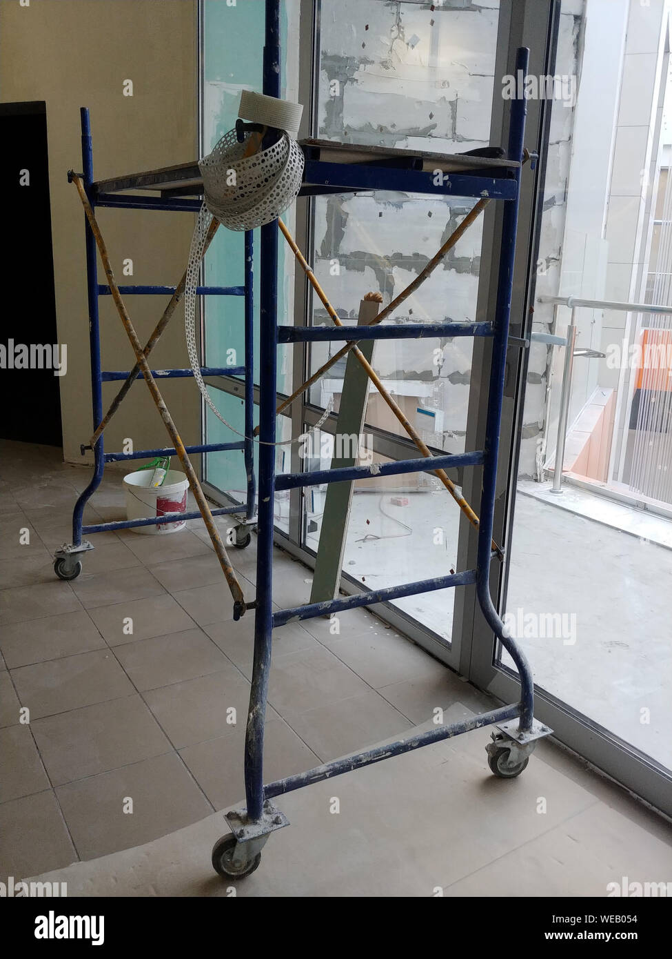 Portable Scaffold High Resolution Stock Photography and Images - Alamy