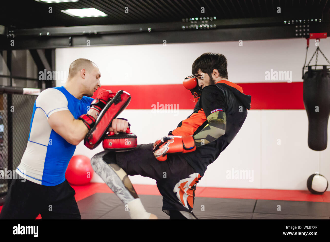 Two women boxing in ring hi-res stock photography and images - Alamy