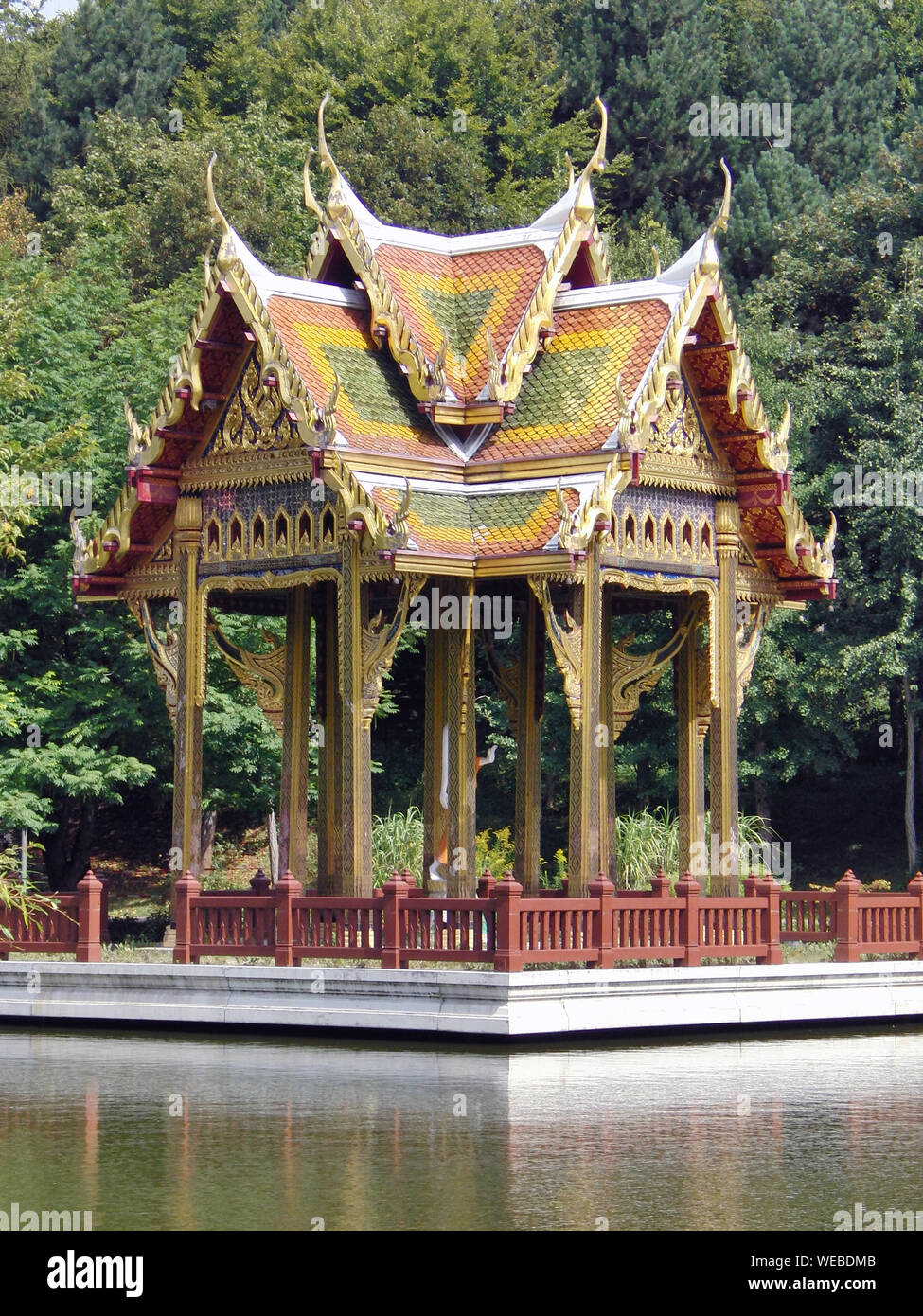 Traditional roofing hi-res stock photography and images - Alamy