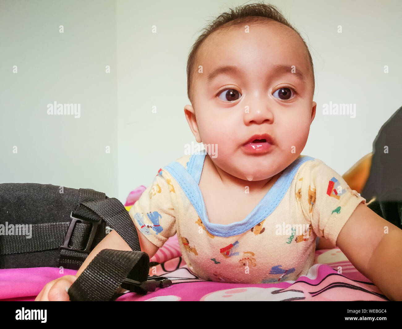 Baby girl crawling asian hi-res stock photography and images - Alamy