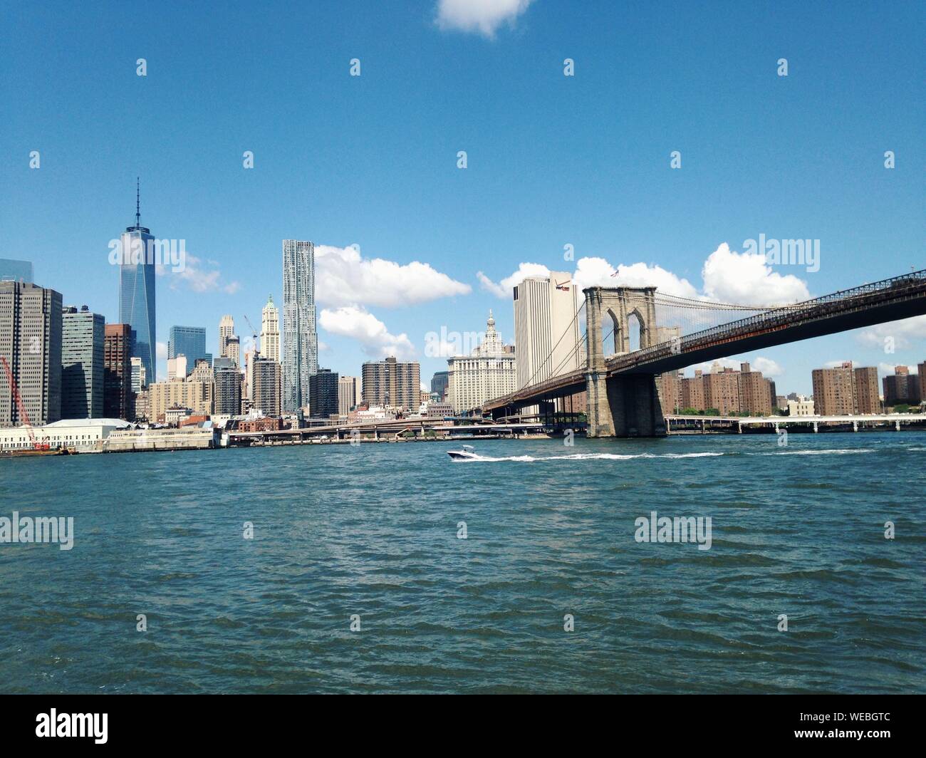 Brooklyn bridge over hudson river hi-res stock photography and images - Alamy