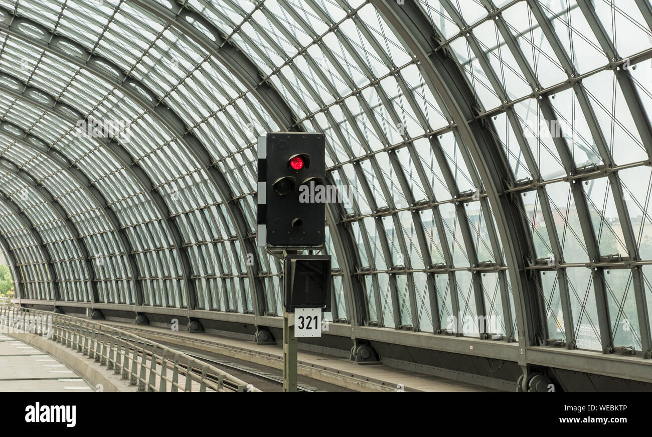 Signal platform hi-res stock photography and images - Alamy