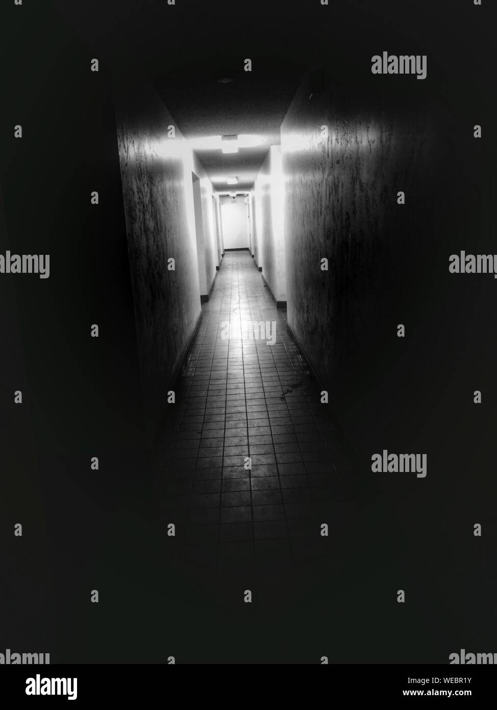 Dark building hi-res stock photography and images - Alamy