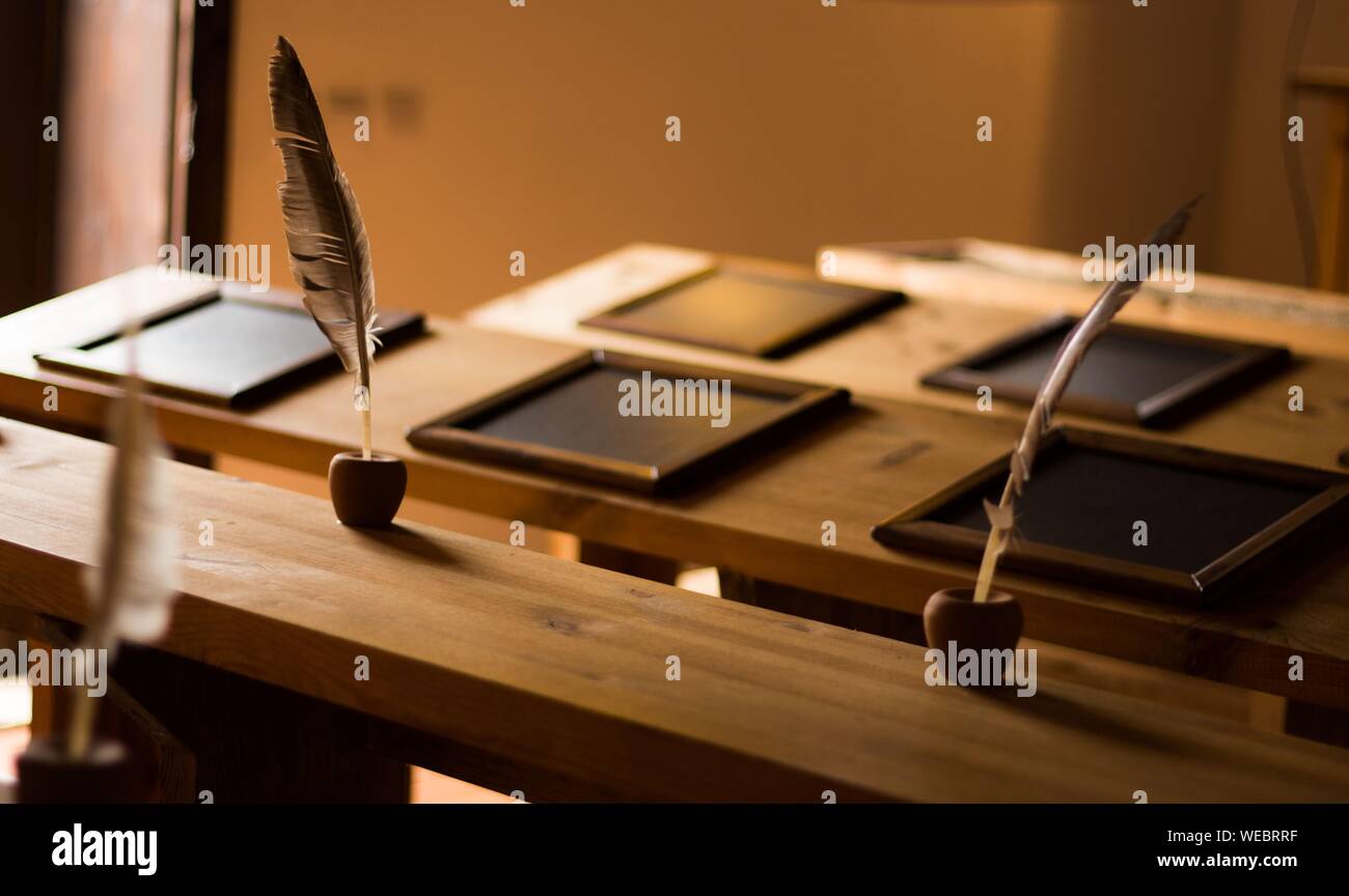 Desk quill writing hi-res stock photography and images - Alamy