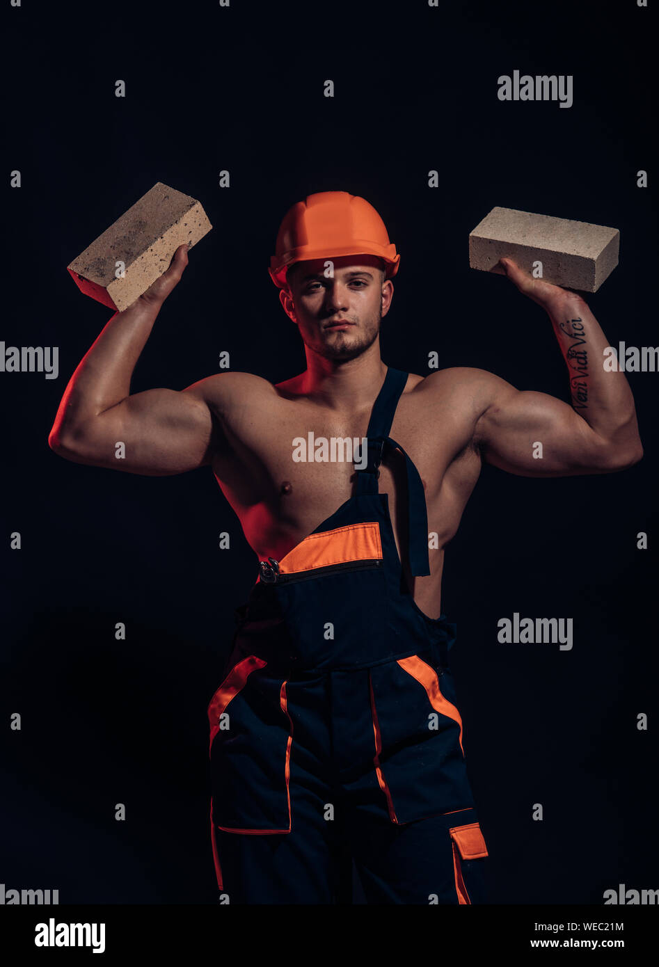 Muscular craftsman hi-res stock photography and images - Alamy
