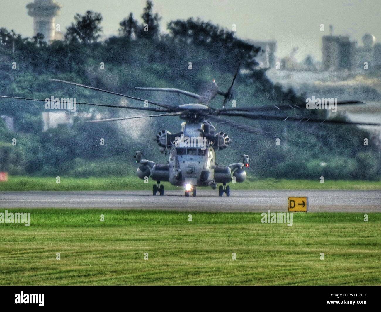 Helicopter on ground hi-res stock photography and images - Alamy