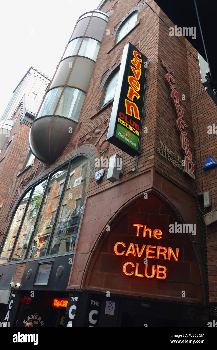 Beatles the cavern club 1960s hi-res stock photography and images - Alamy