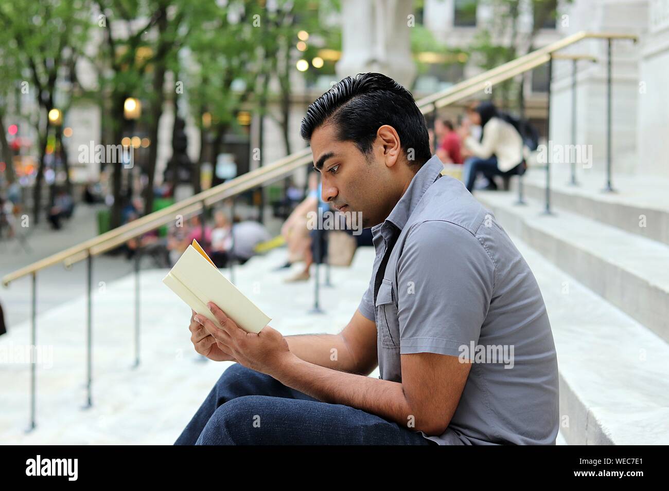 Person reading new book hi-res stock photography and images - Alamy