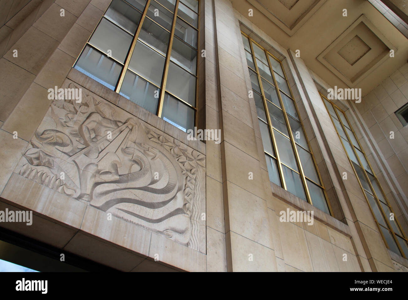 building (palais de chaillot) in paris (france Stock Photo - Alamy