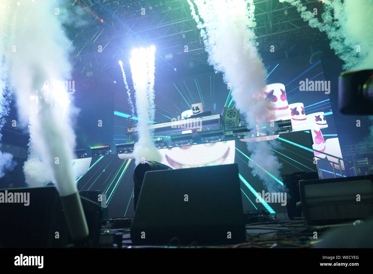 Marshmello summer hi-res stock photography and images - Alamy
