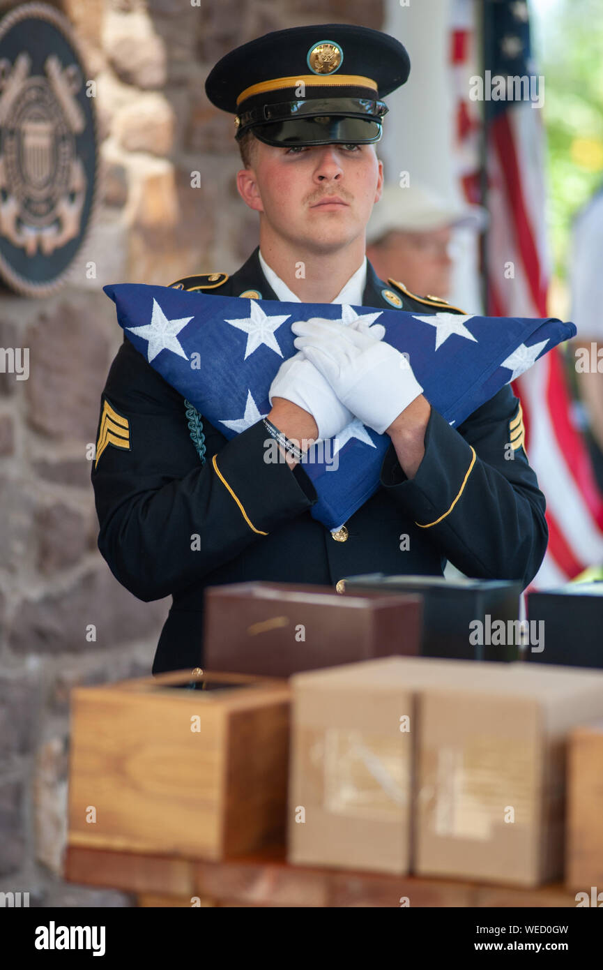 An honor guard arrives with an American flag and the last remains to be ...
