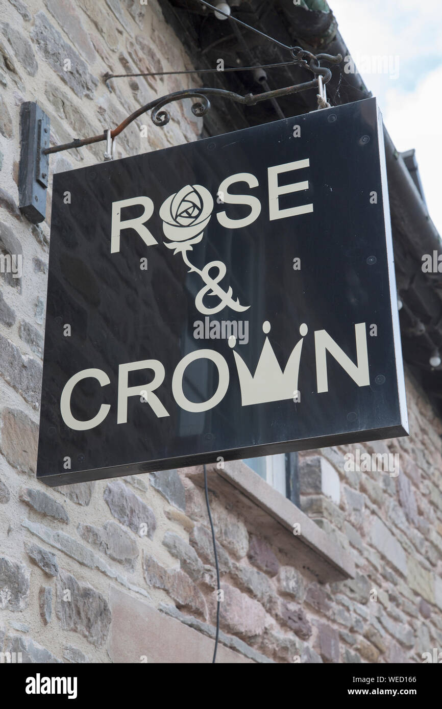 Rose crown pub sign hi-res stock photography and images - Alamy