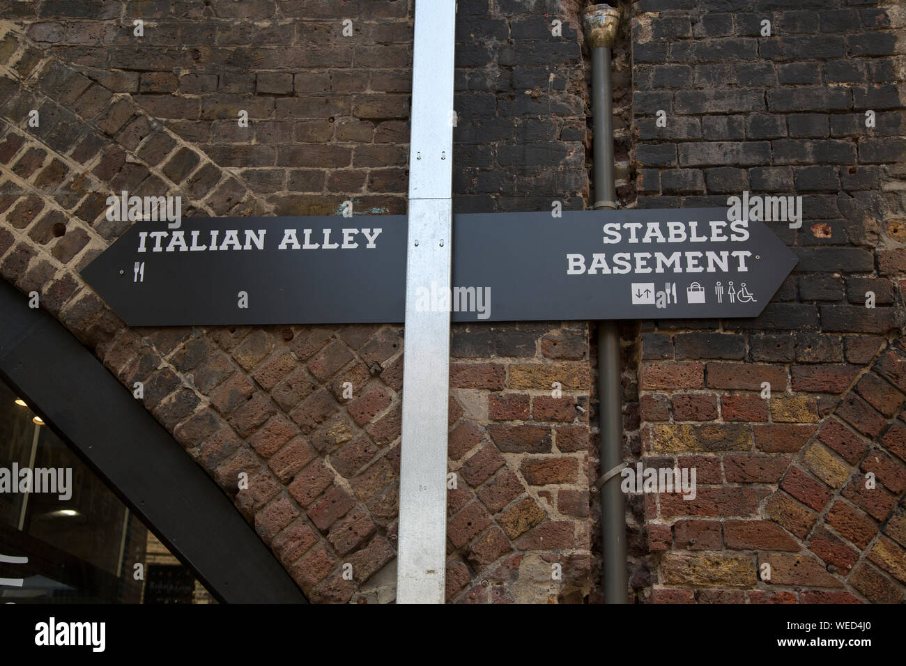 Italian stables hi-res stock photography and images - Alamy