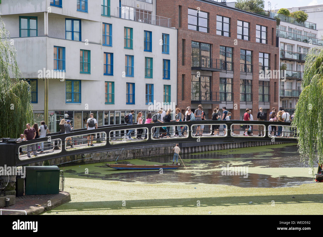 Regents canal bridge hi-res stock photography and images - Alamy