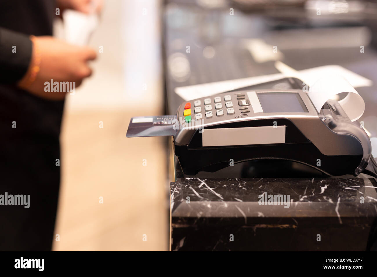 Cashier using credit card machine for customer shopping payment in ...