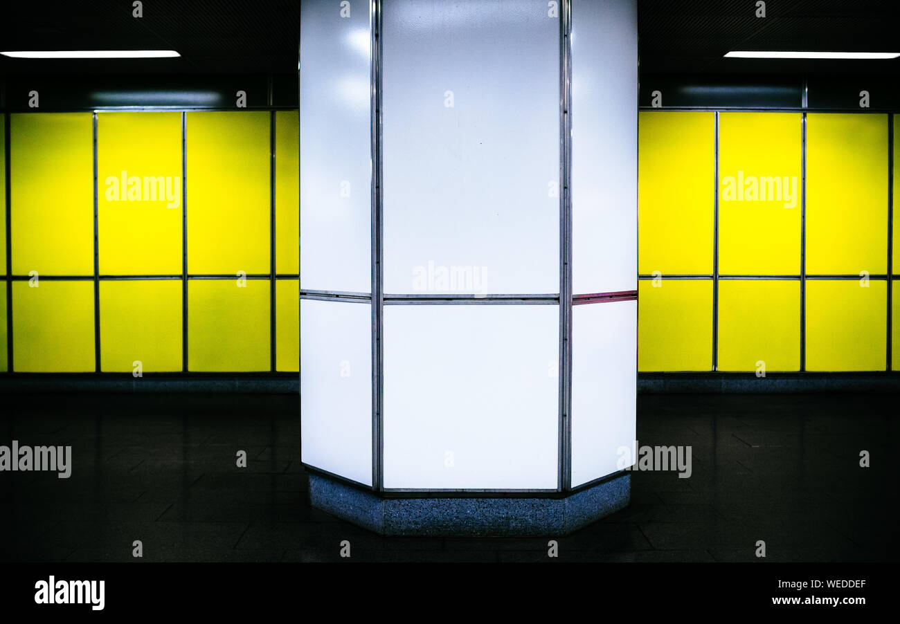 Subway column hi-res stock photography and images - Alamy