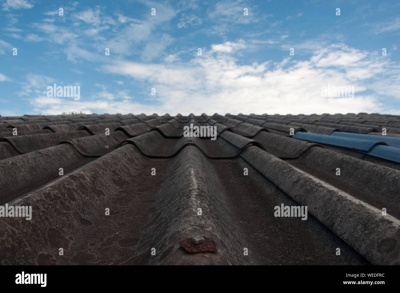 Old corrugated roof hi-res stock photography and images - Alamy