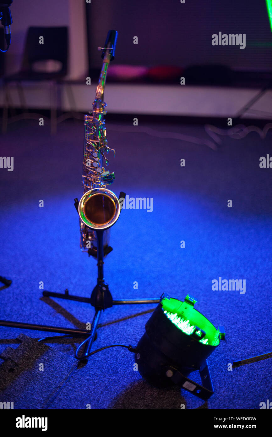 Night club stage hi-res stock photography and images - Alamy