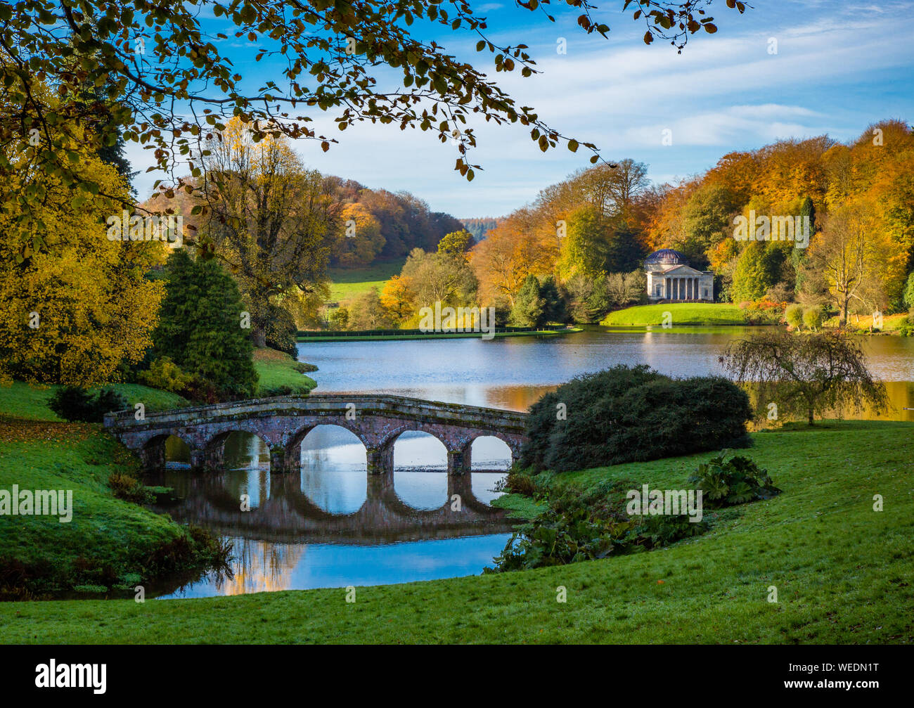 Focal points in garden design hi-res stock photography and images - Alamy