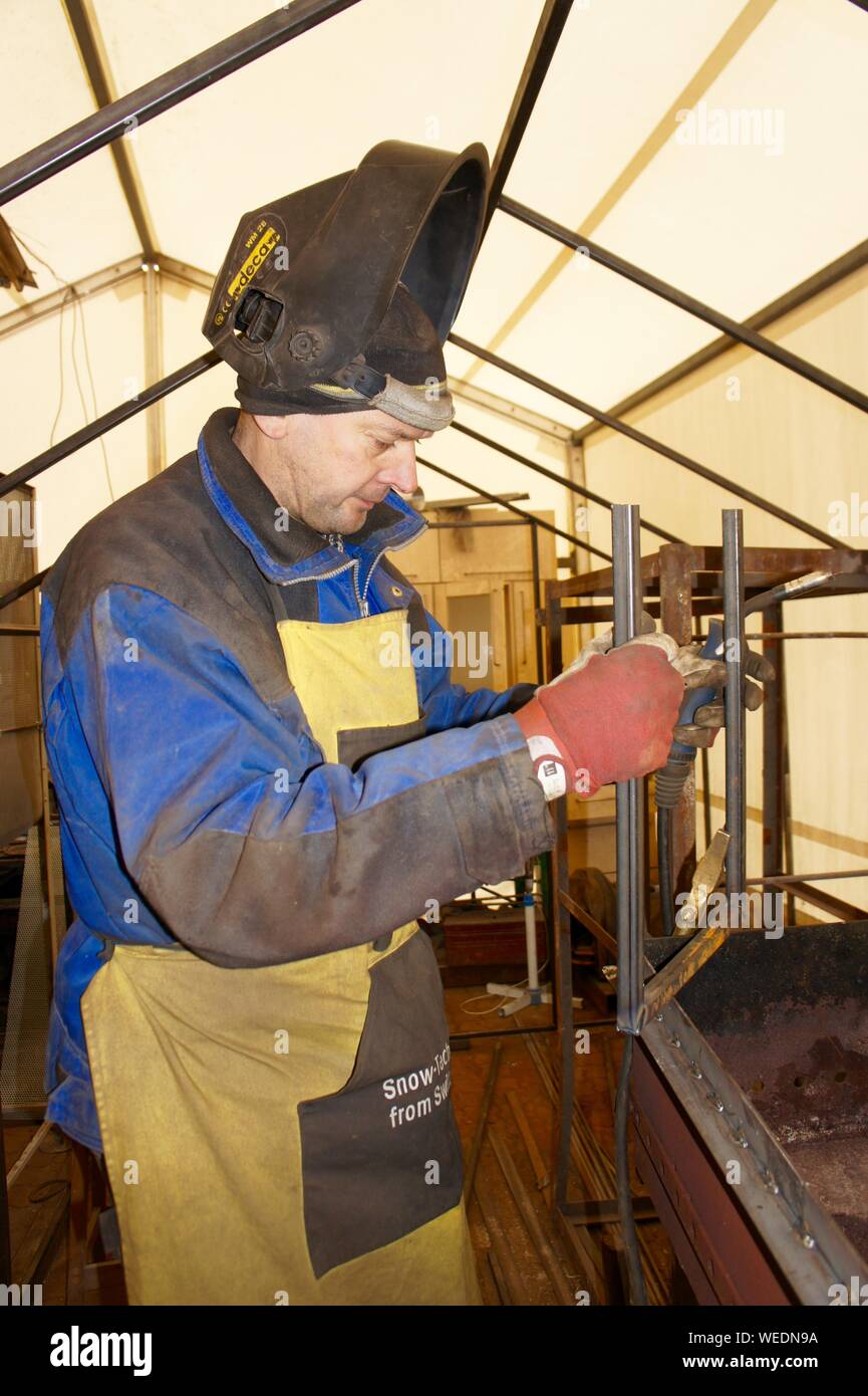 Metal workshop hi-res stock photography and images - Alamy