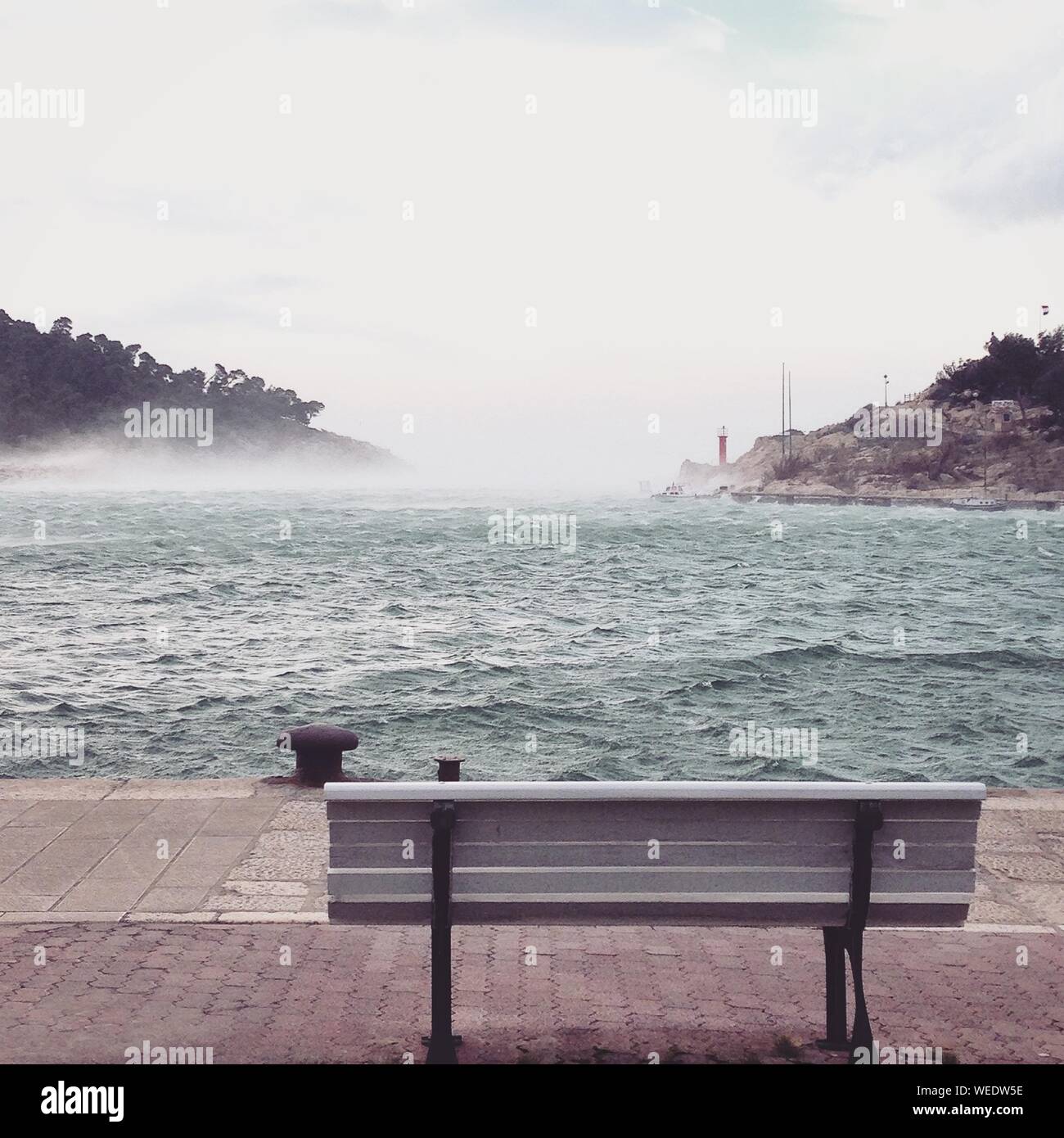 Bench overlooking water hi-res stock photography and images - Alamy