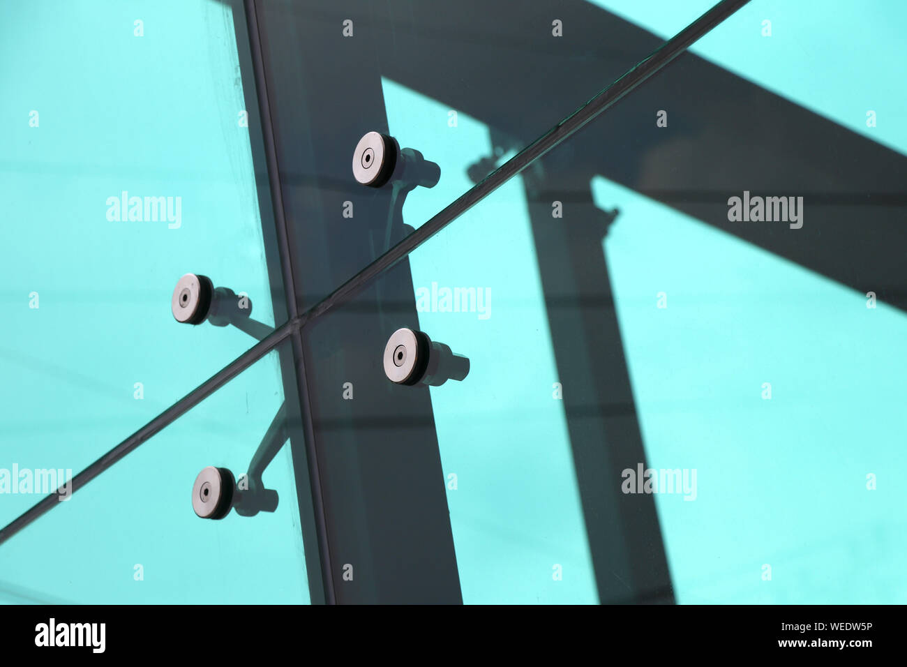 Point support glass for hold with structure Stock Photo - Alamy