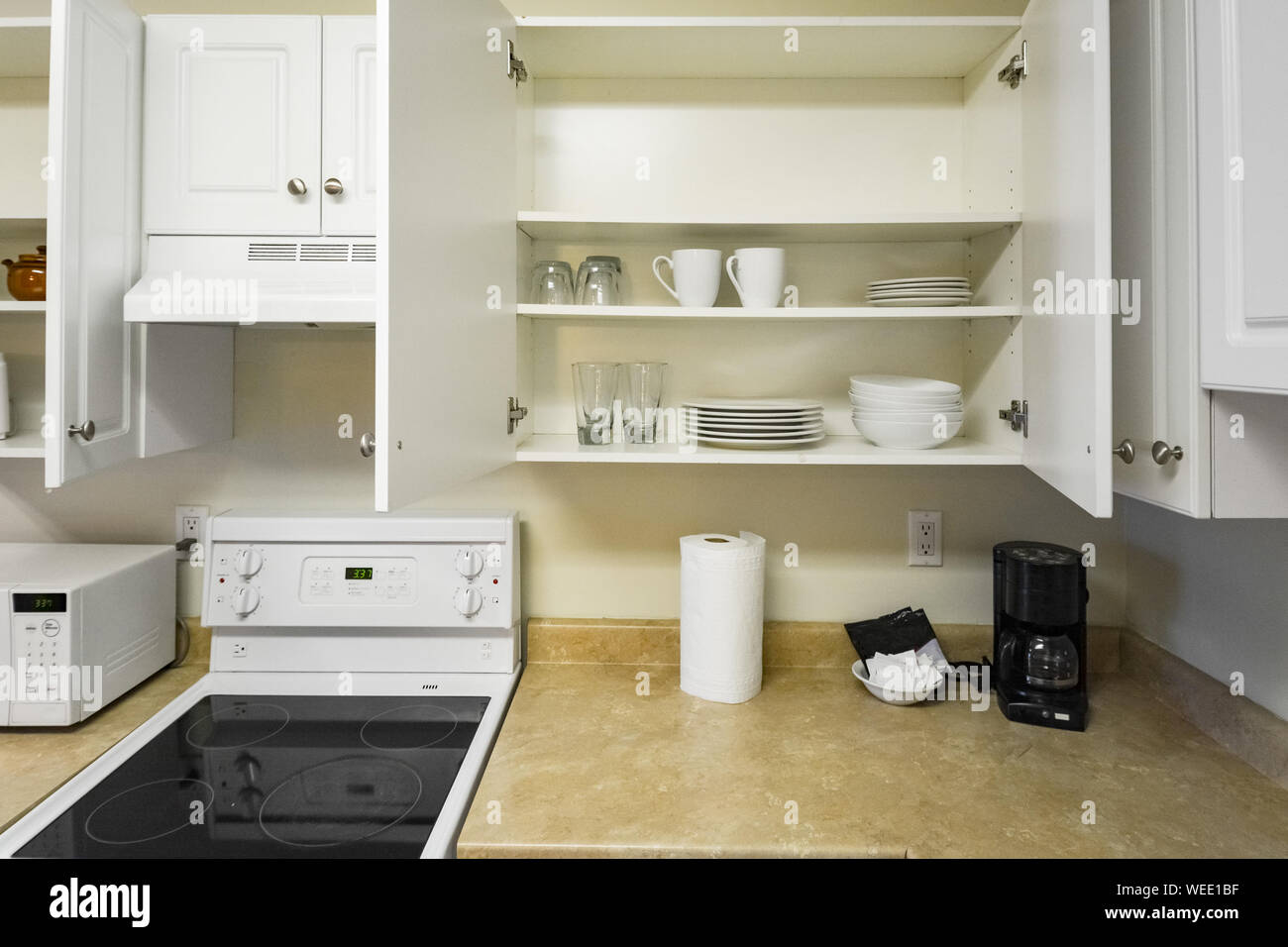 Average white kitchen hi-res stock photography and images - Alamy