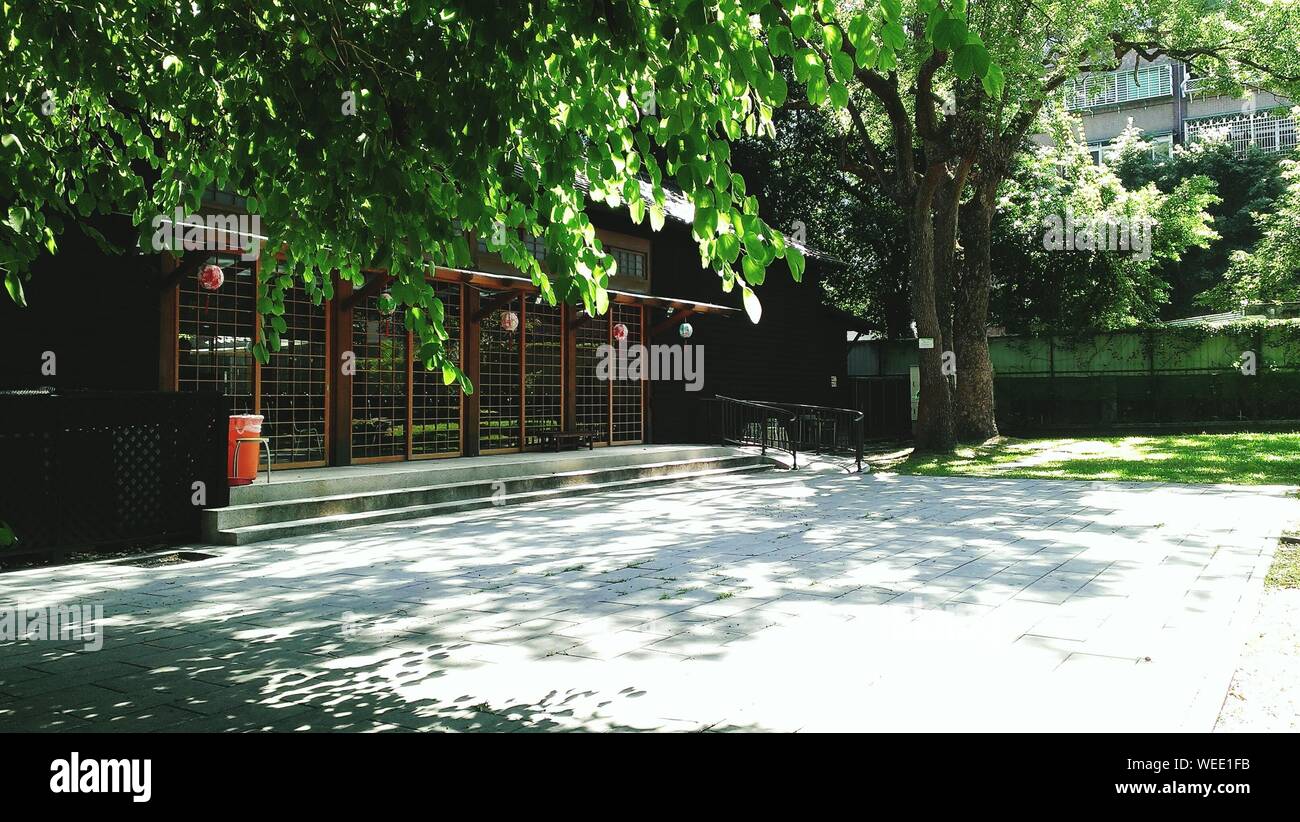 Park gate hi-res stock photography and images - Alamy