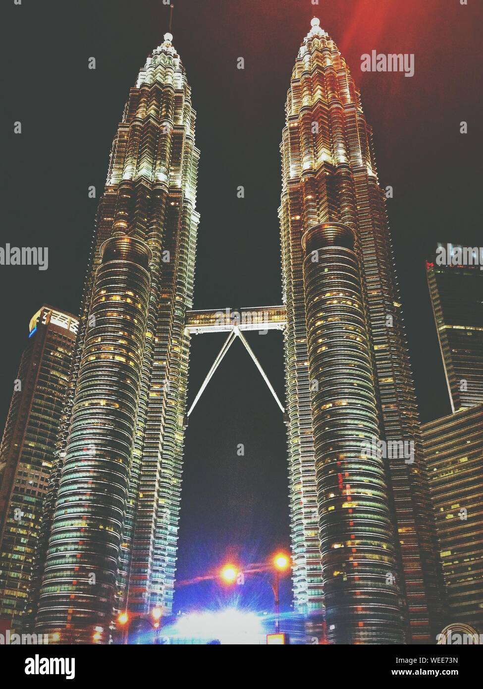 Night view of petronas twin towers hi-res stock photography and images ...