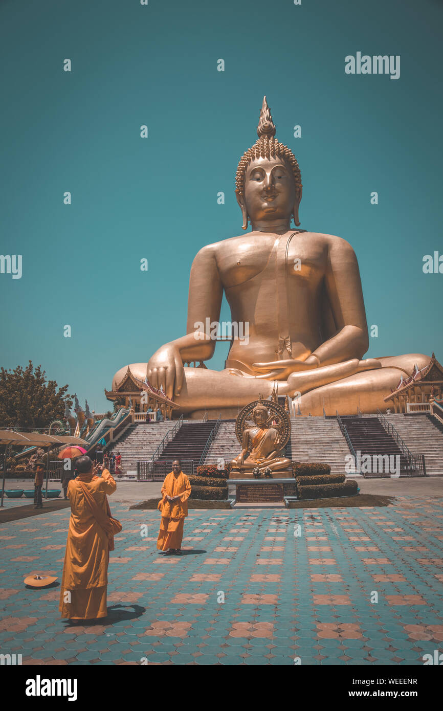 Biggest statue hi-res stock photography and images - Alamy