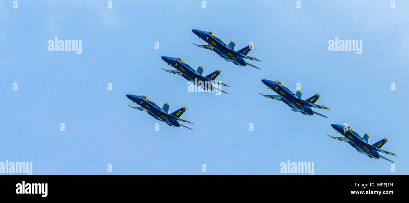 Blue angels formation hi-res stock photography and images - Alamy
