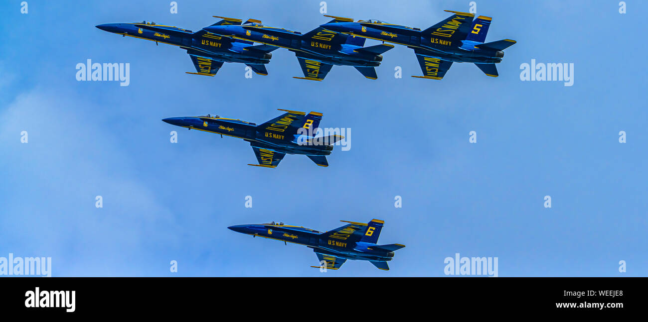 Blue angels formation hi-res stock photography and images - Alamy