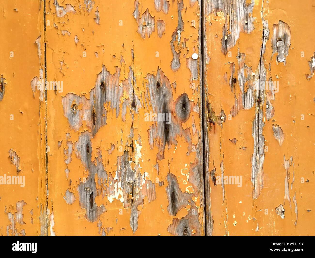 Old yellow wooden building hi-res stock photography and images - Alamy