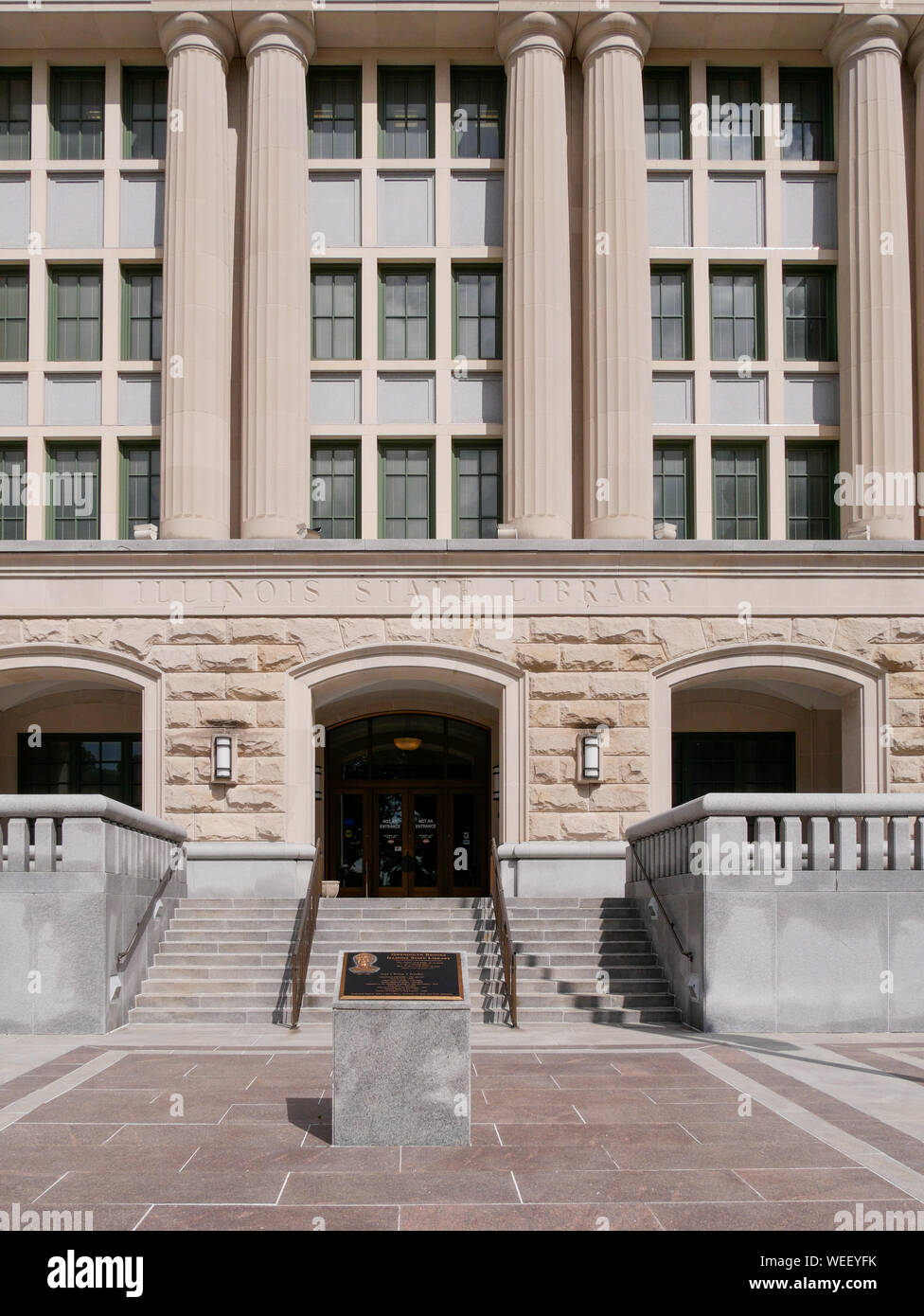 Illinois state library springfield hi-res stock photography and images ...