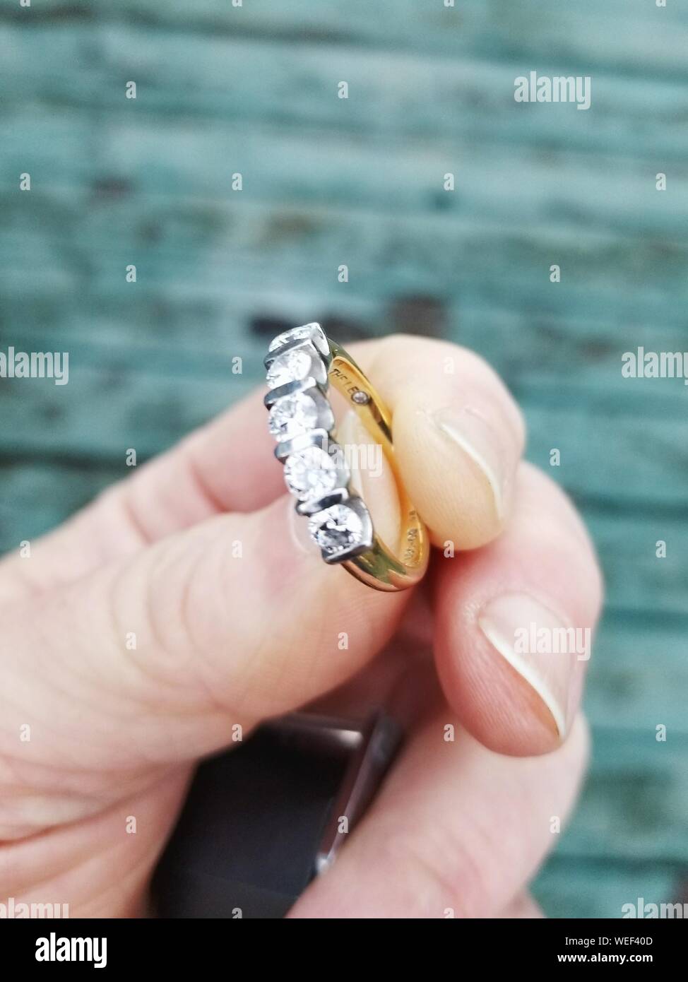 Hand holding diamond ring hi-res stock photography and images - Alamy