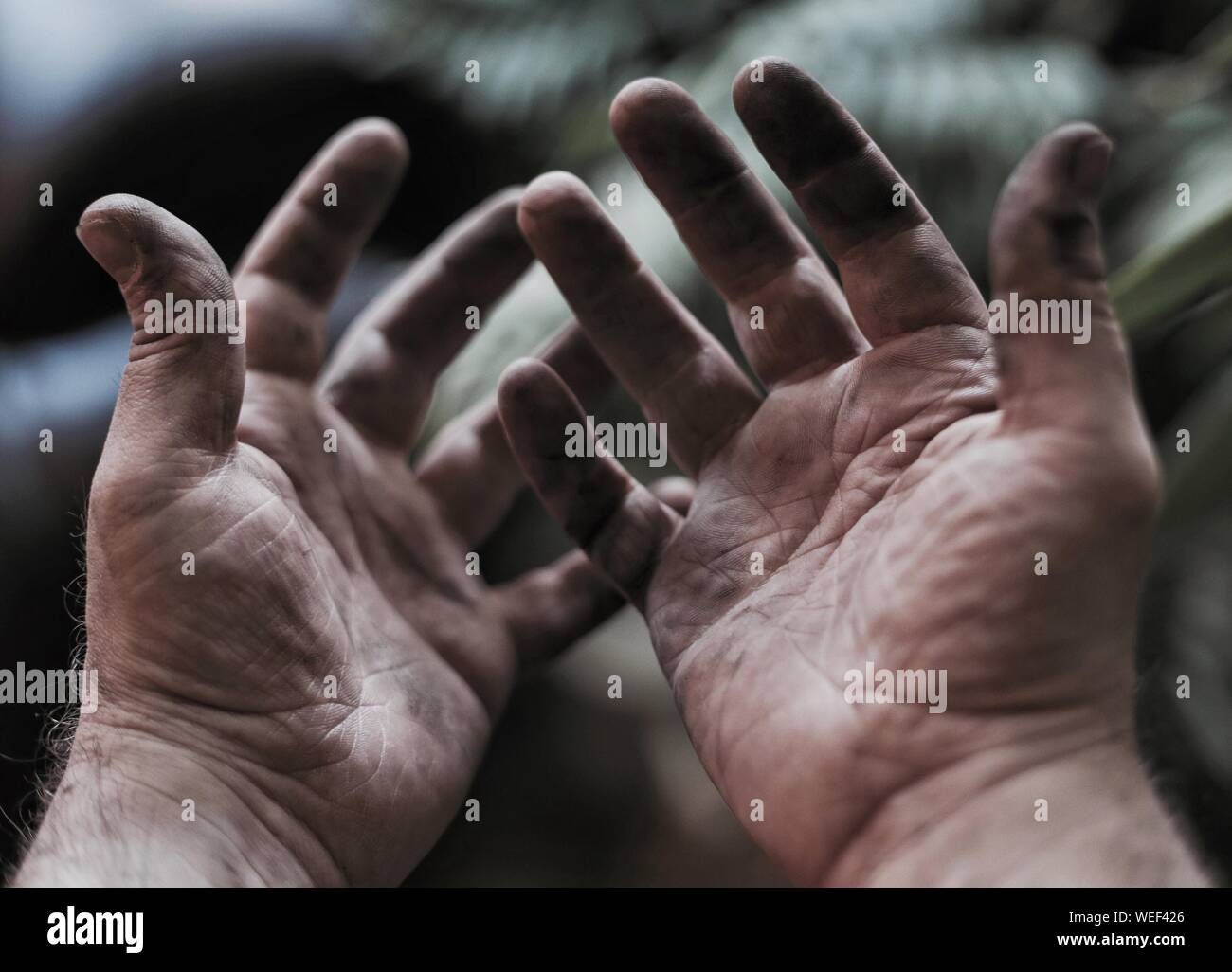 Very dirty hands hi-res stock photography and images - Alamy