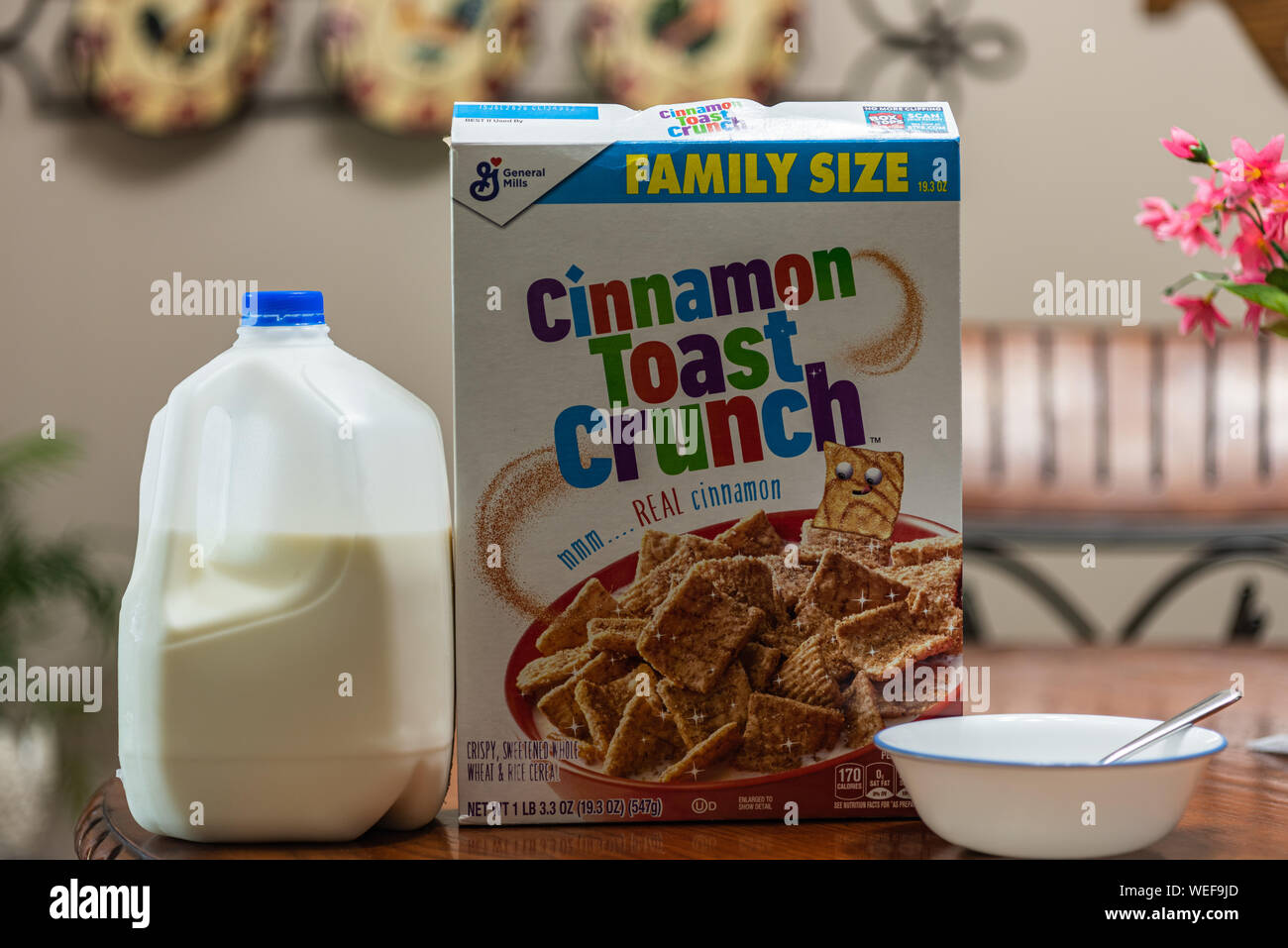 Cinnamon toast crunch hi-res stock photography and images - Alamy