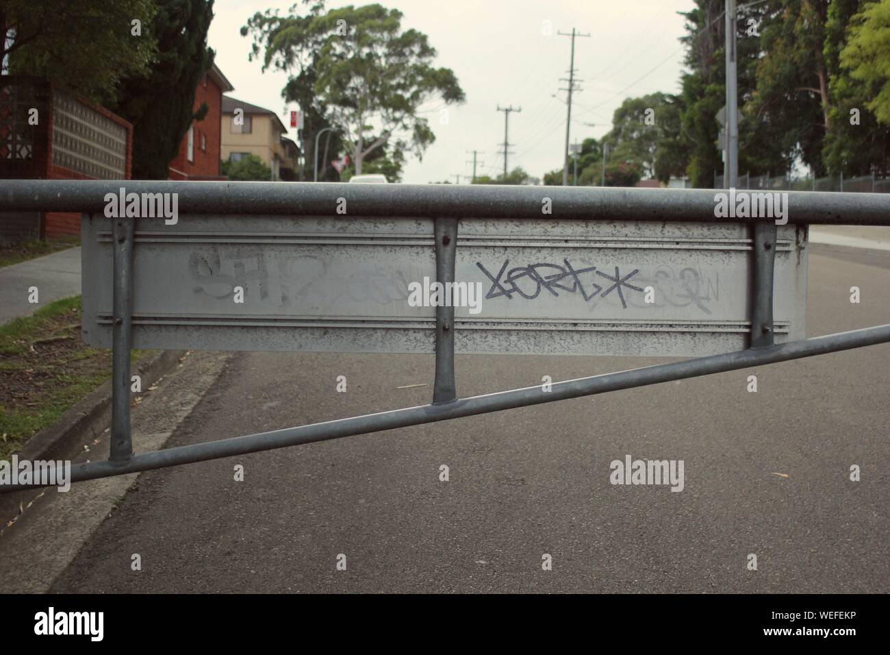 Street art graffiti on gate hi-res stock photography and images - Alamy