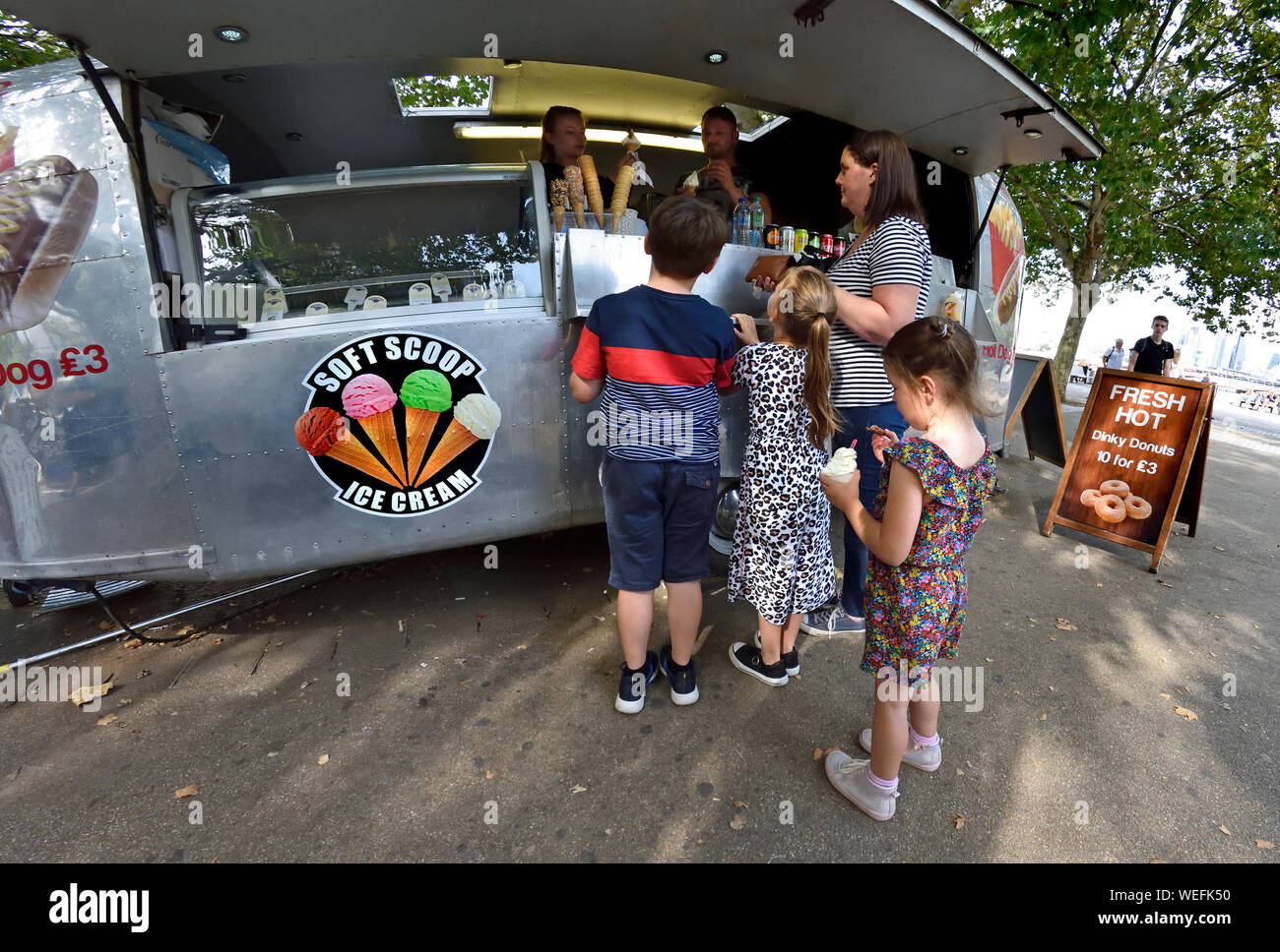 Ice cream van children hi-res stock photography and images - Alamy