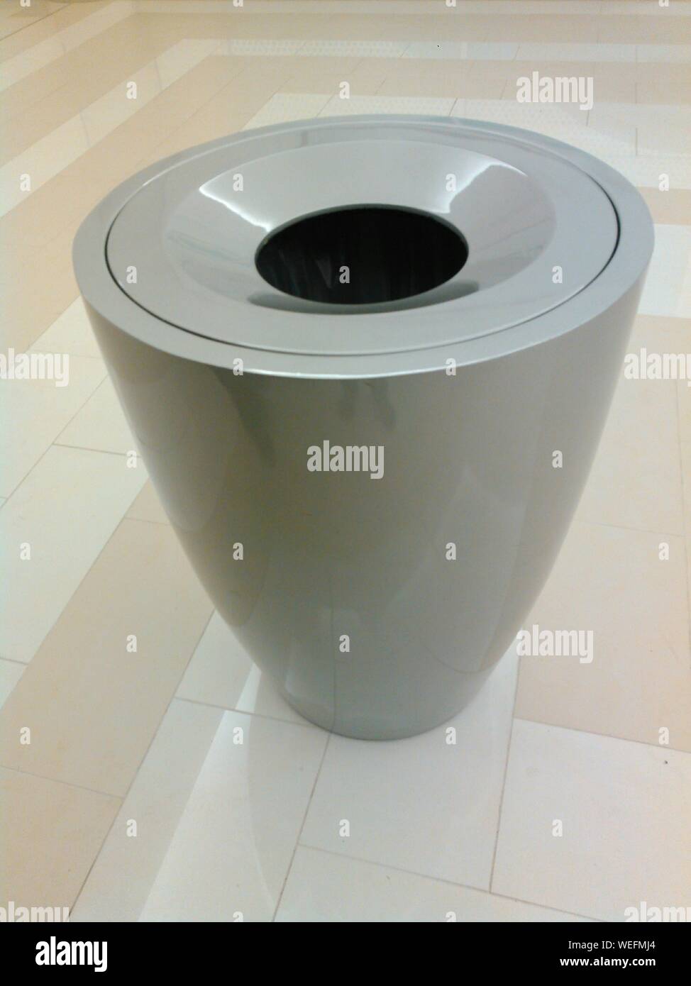 Bin floor hi-res stock photography and images - Alamy