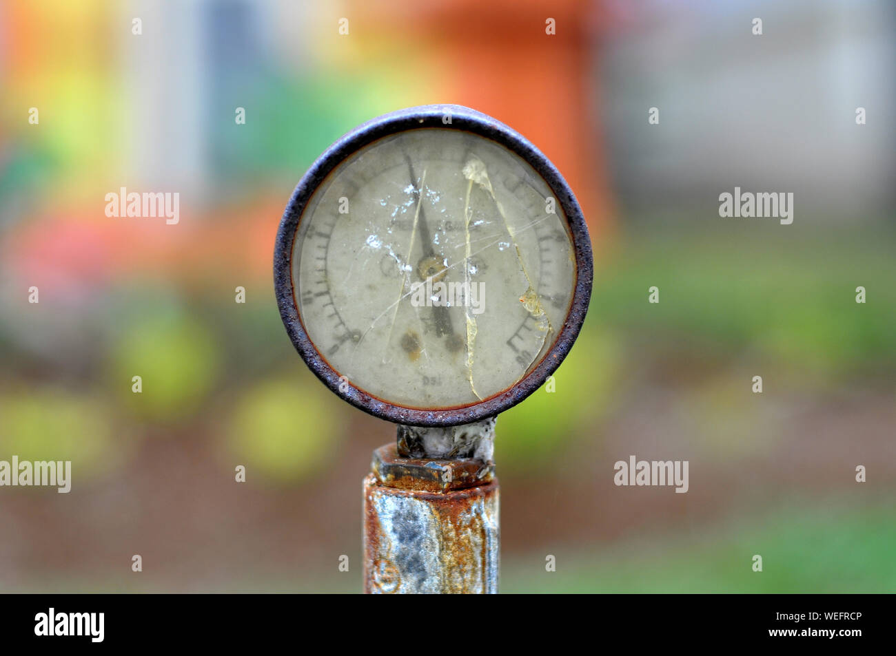 Broken gauge hi-res stock photography and images - Alamy