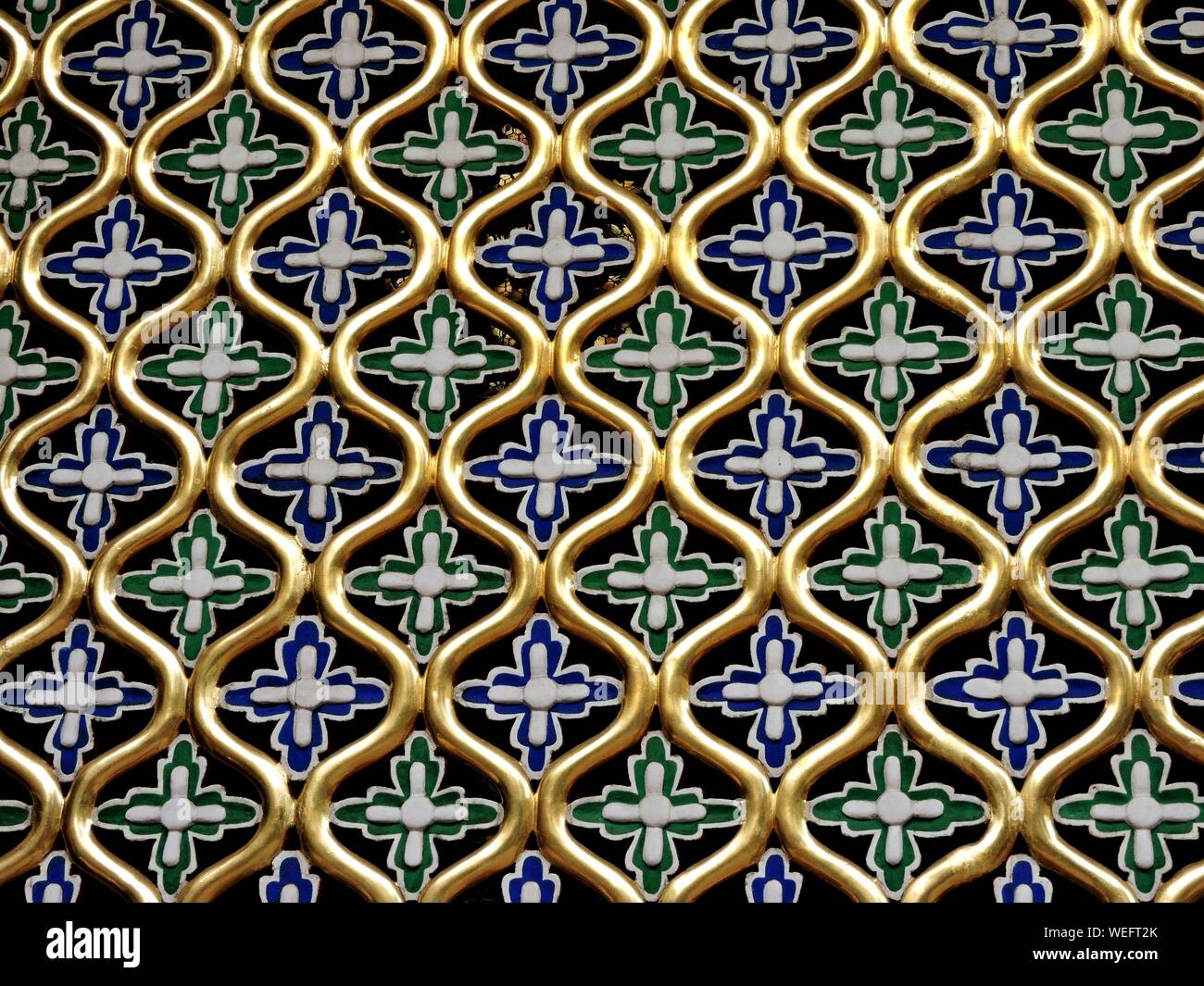 Metal grate pattern hi-res stock photography and images - Alamy