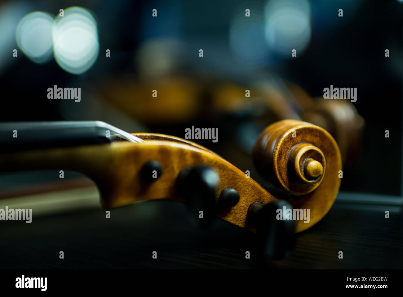 Violin for scroll hi-res stock photography and images - Alamy