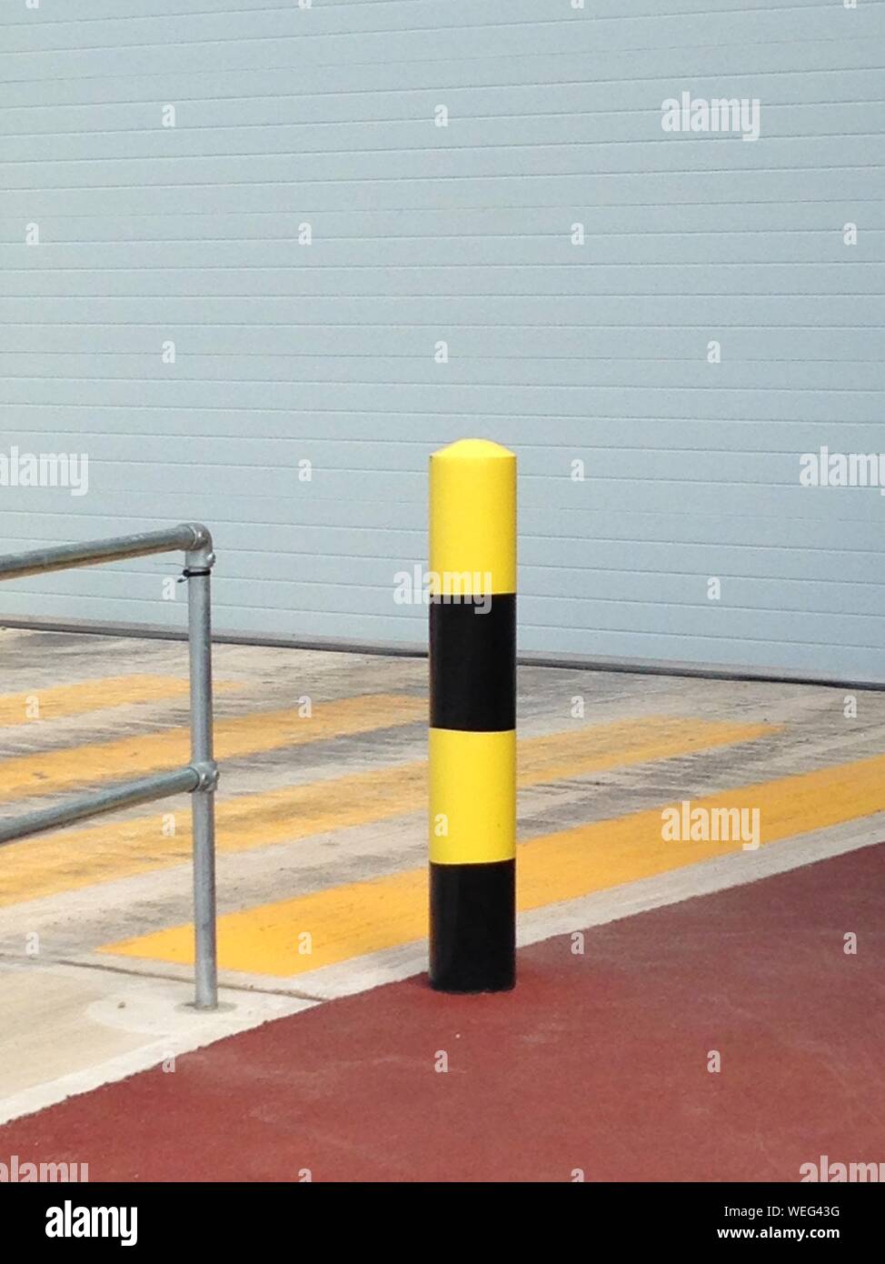 Bollard Wall High Resolution Stock Photography and Images - Alamy