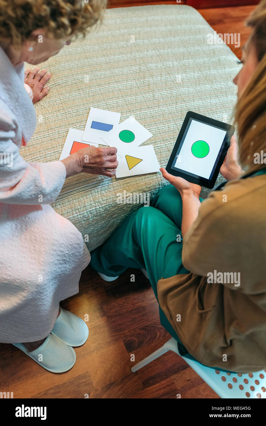 Nurse patient tablet hi-res stock photography and images - Alamy