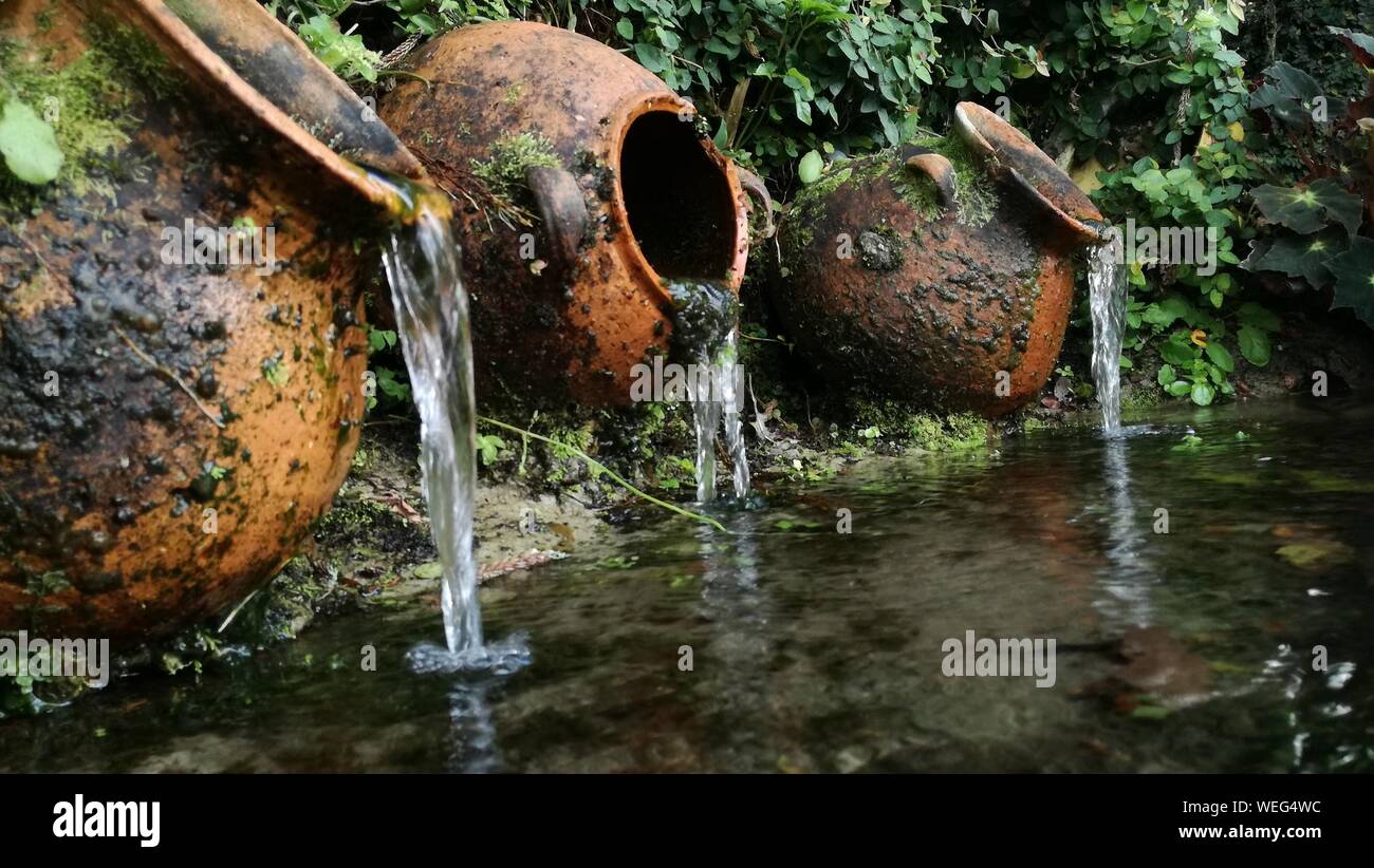 Falling containers hi-res stock photography and images - Alamy