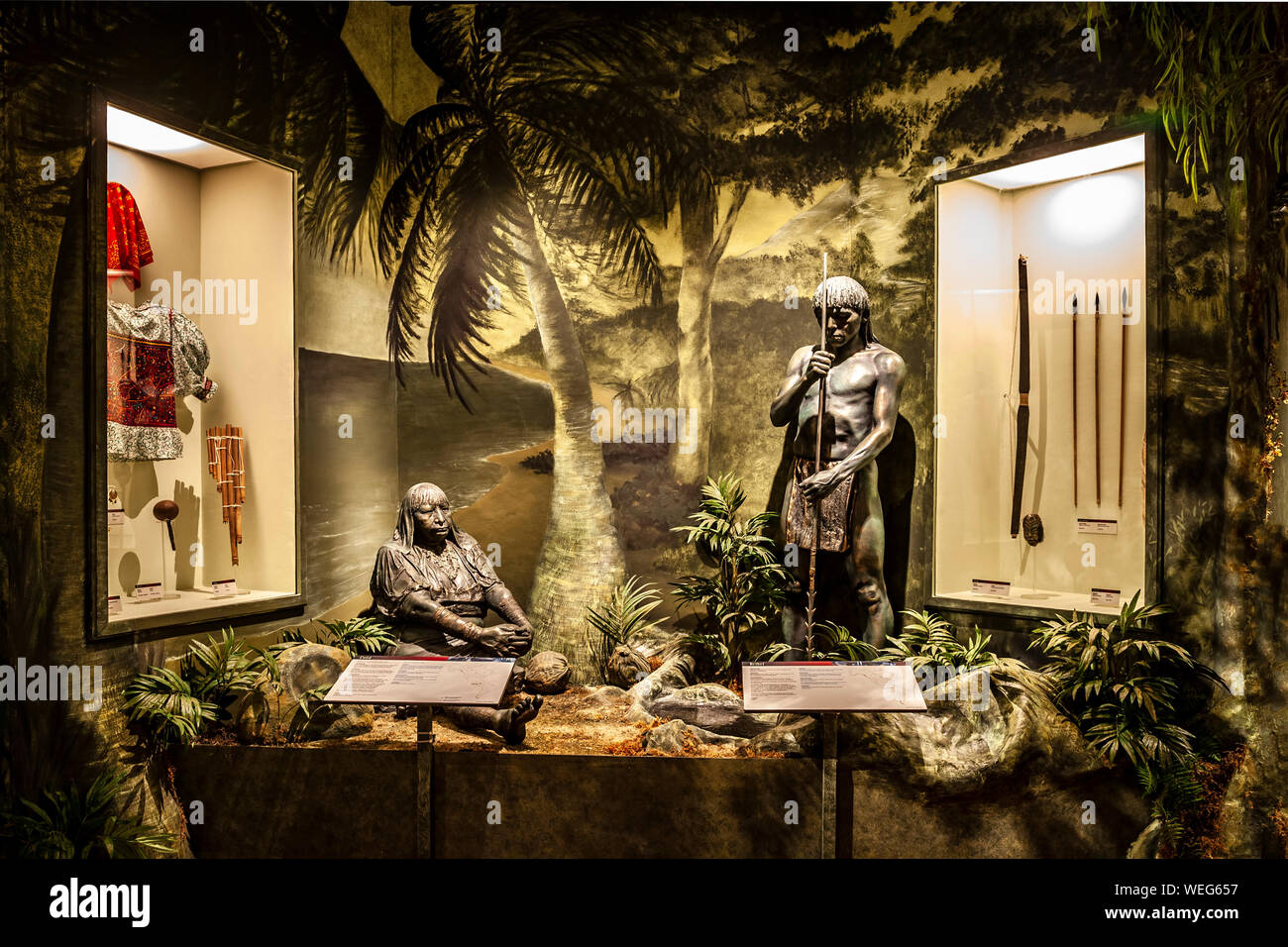 Statues of Native Americans and artifacts cases, El Indio en America ...