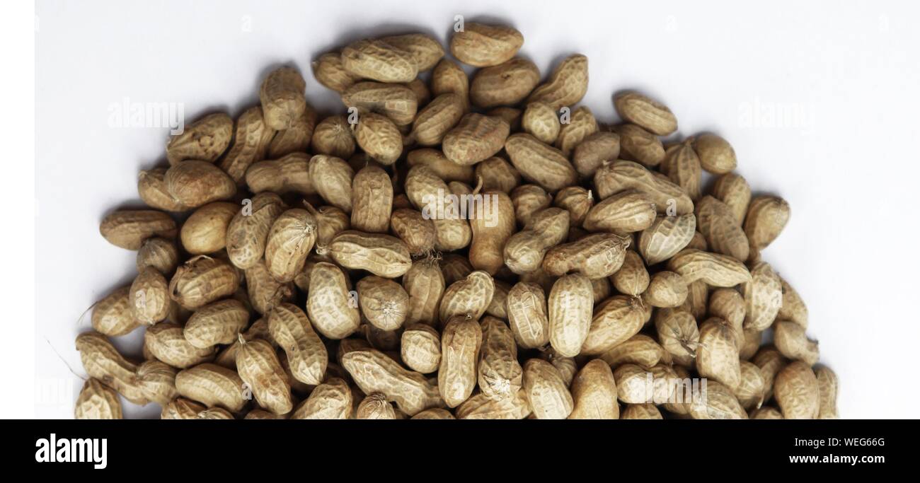 Lots of nuts. Healthy peanuts Stock Photo - Alamy