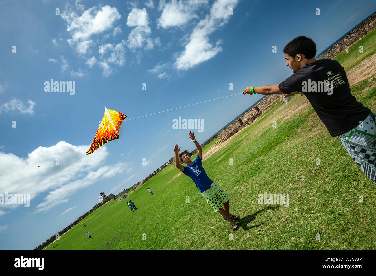Boys flying kites hi-res stock photography and images - Alamy