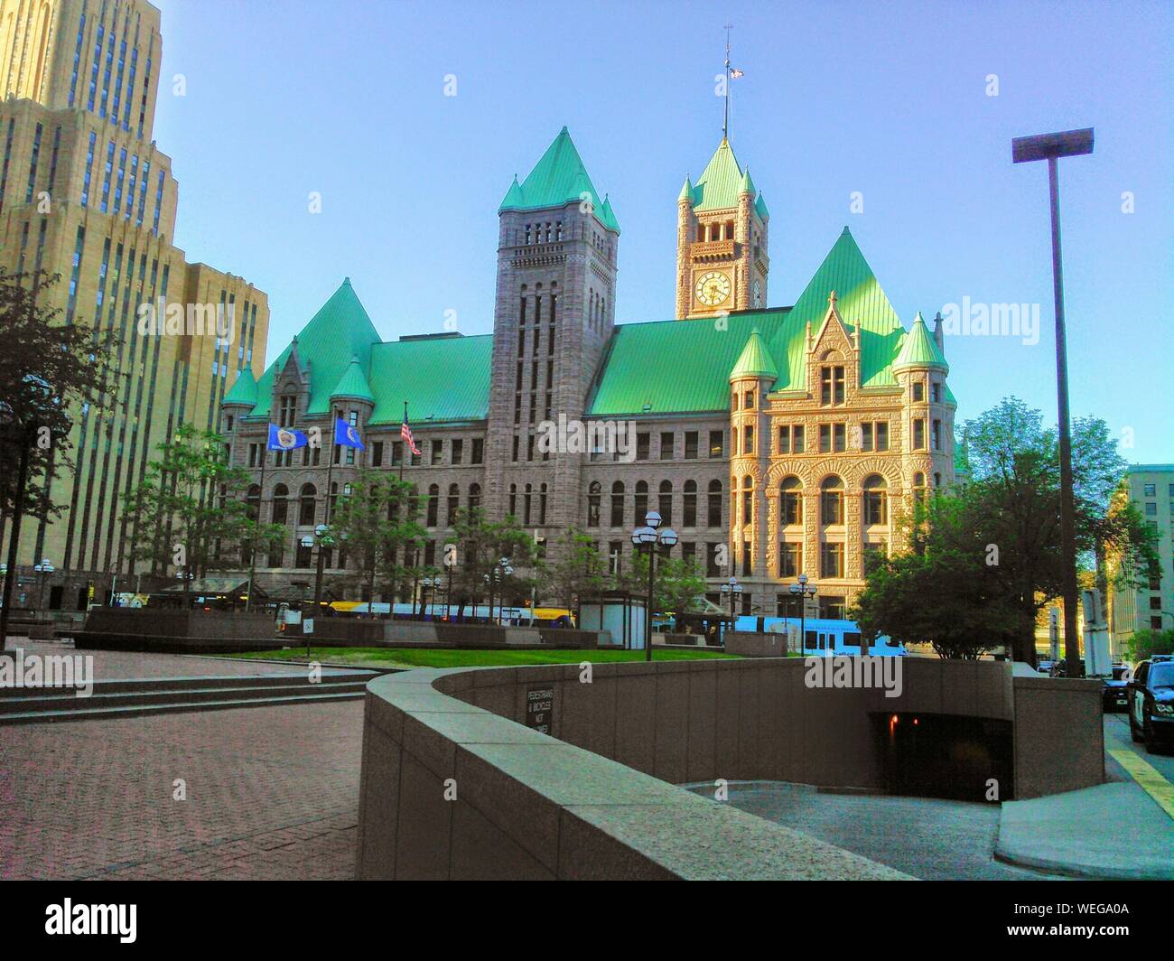 Office tower wall hi-res stock photography and images - Alamy